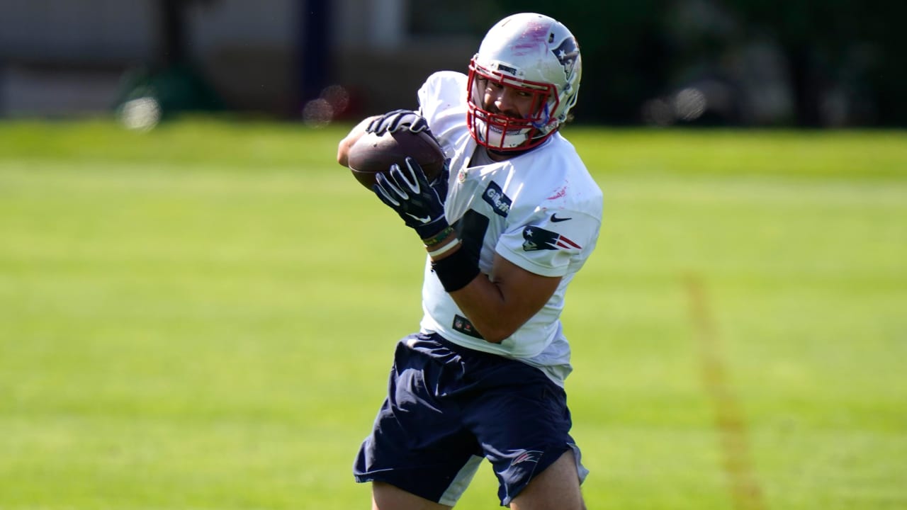 The Houston Texans have signed free agents Jake Bates and Dalton Keene