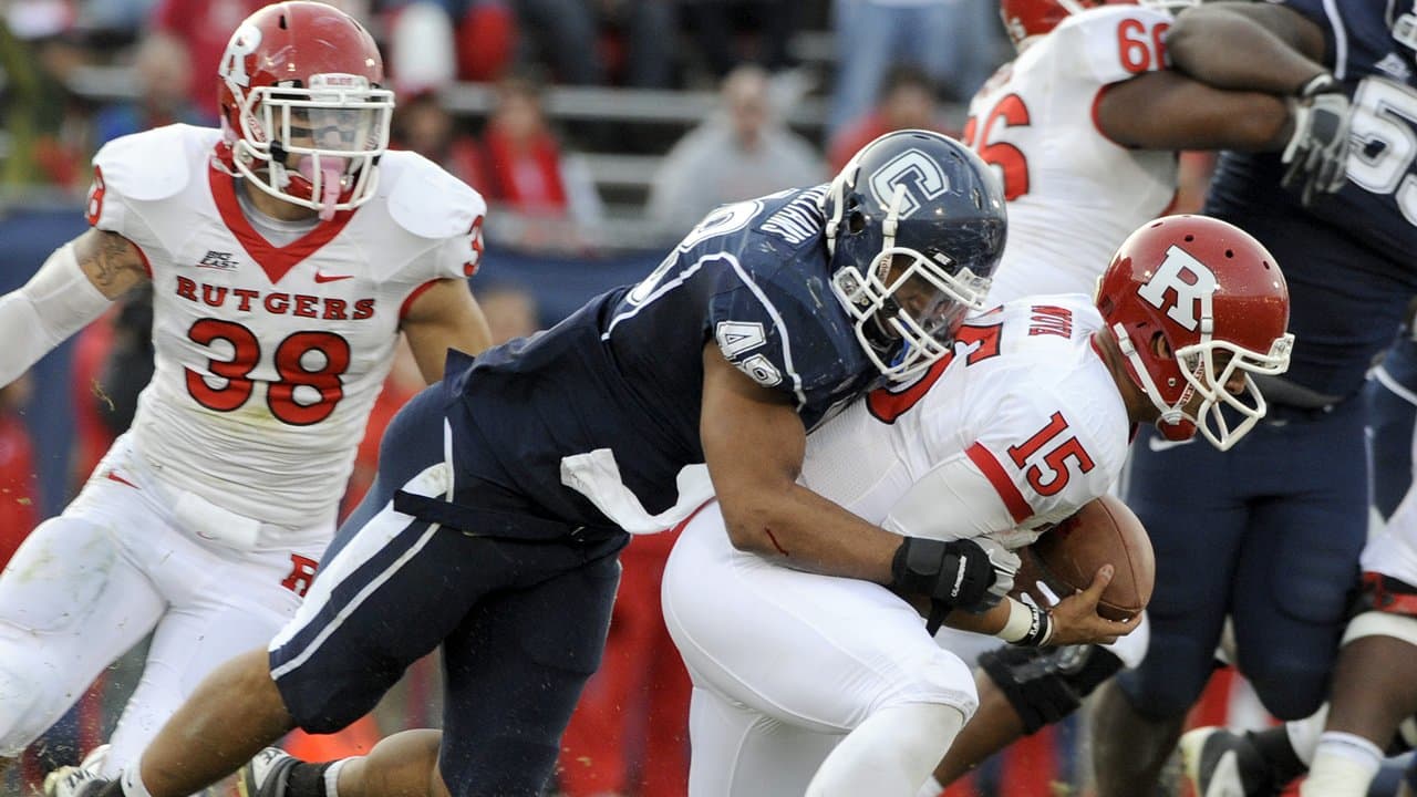 LB Trevardo Williams photo slideshow