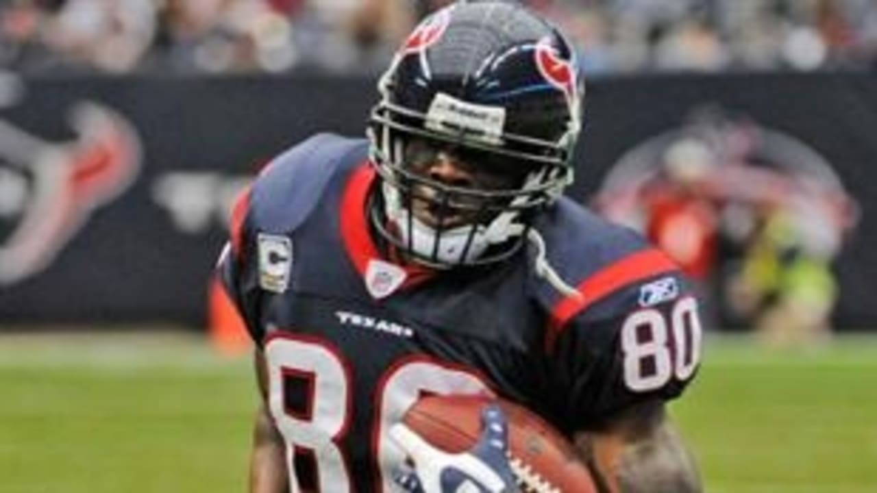 Johnson carries Texans to win