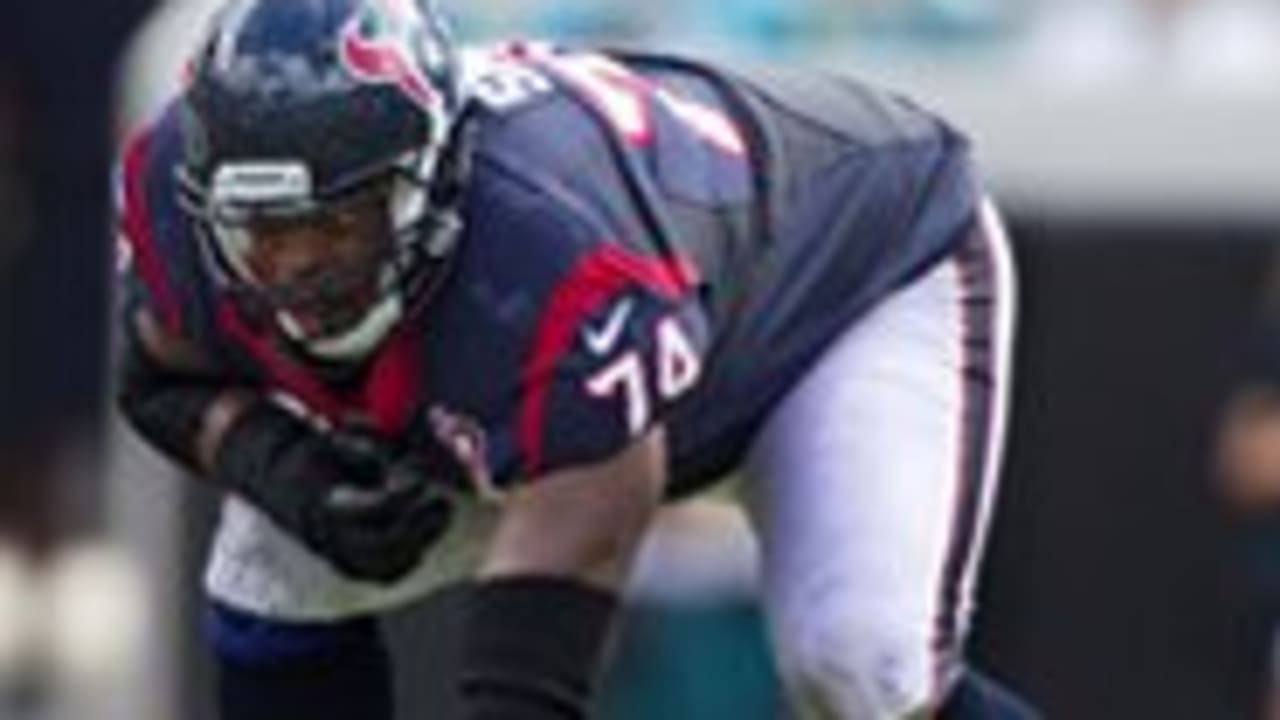 Wade Smith misses practice with knee issue