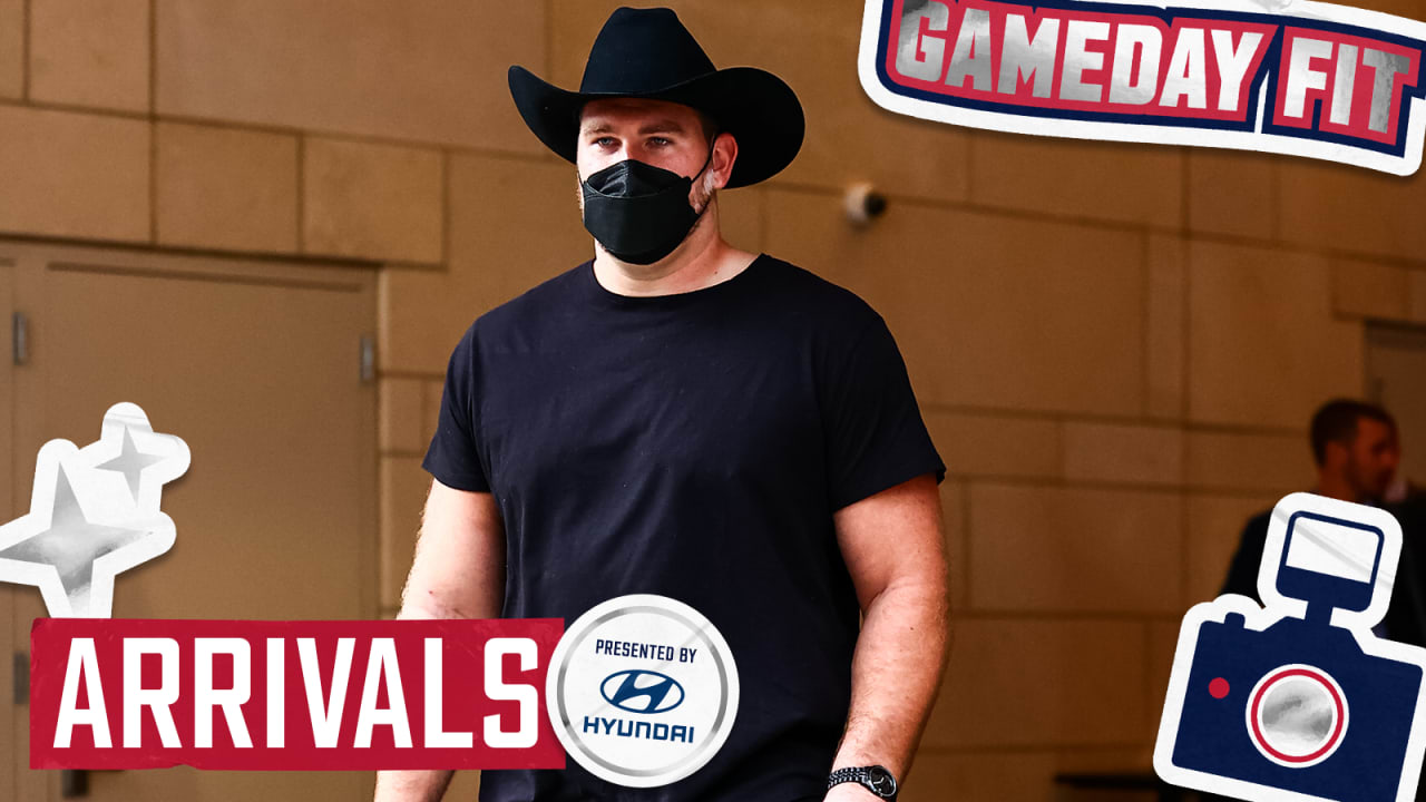 | Texans Arrive for Texans-Titans