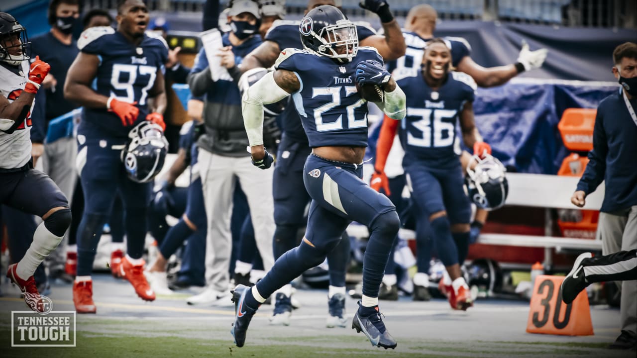 Titans RB Derrick Henry Stiff-Arms Praise Following Yet Another ...