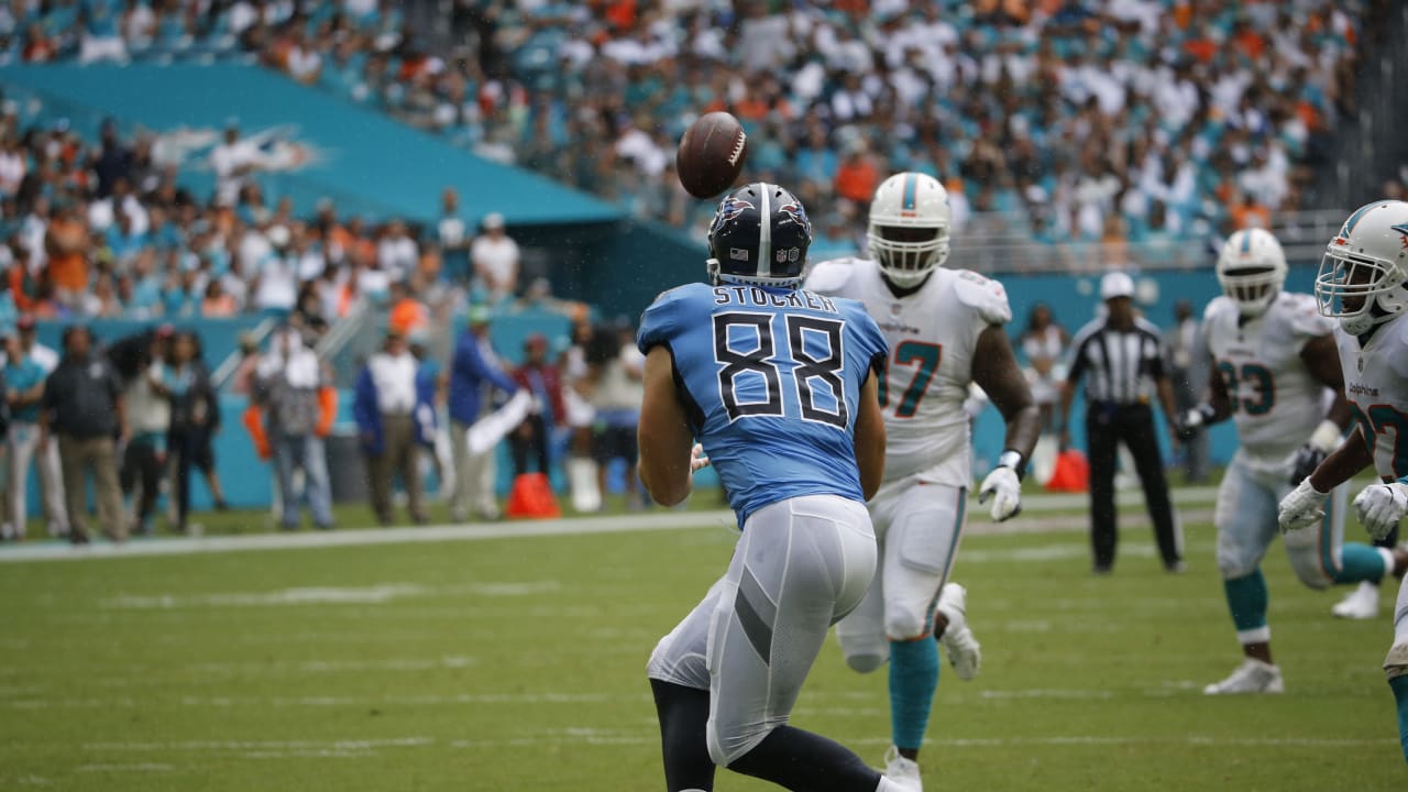 Marcus Mariota Throws 31-yard Pass to Luke Stocker