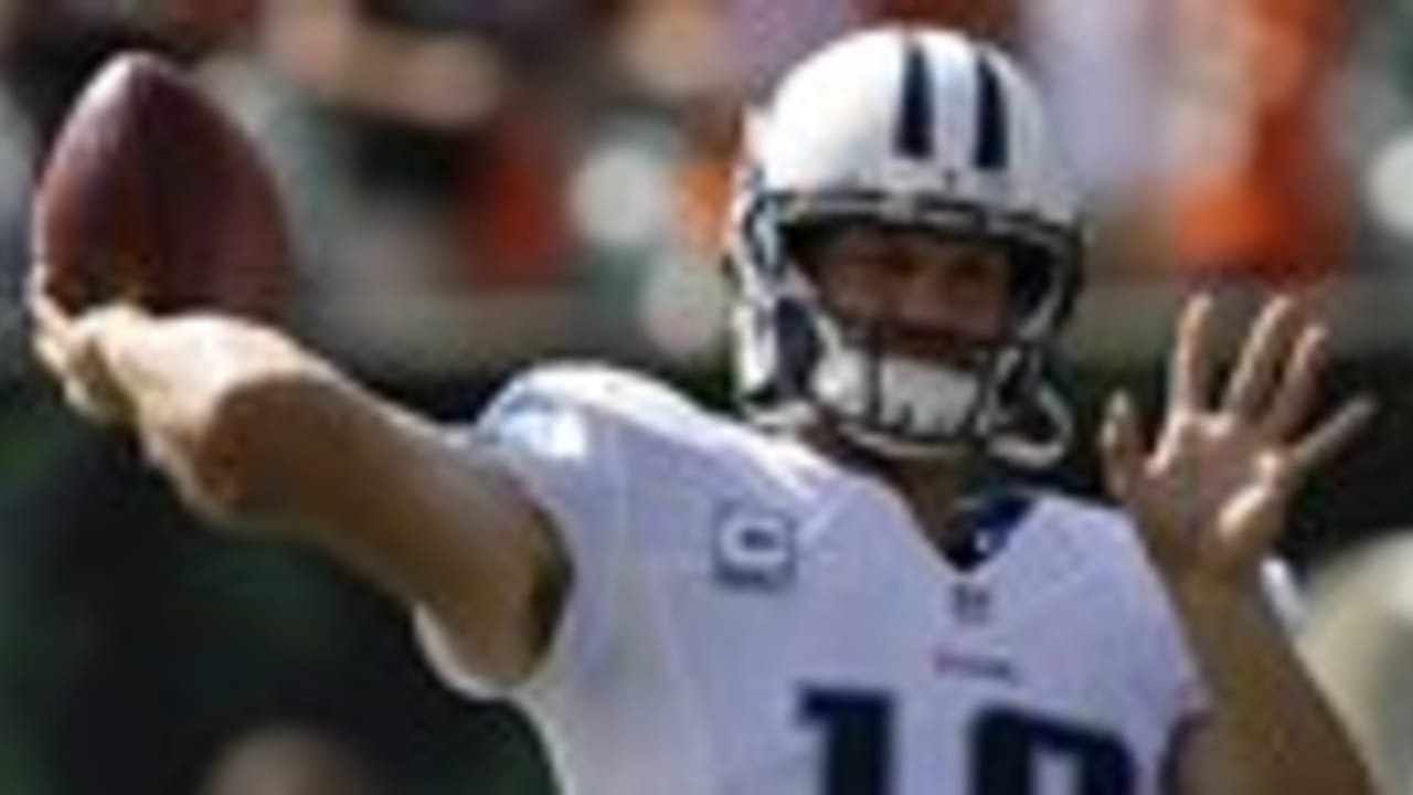 Jake Locker Practices with Injured Wrist