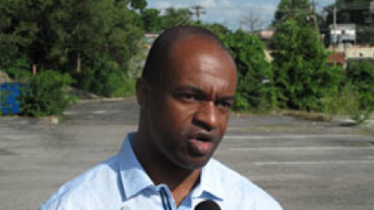 New NFLPA Executive Director DeMaurice Smith Meets With Titans Players ...