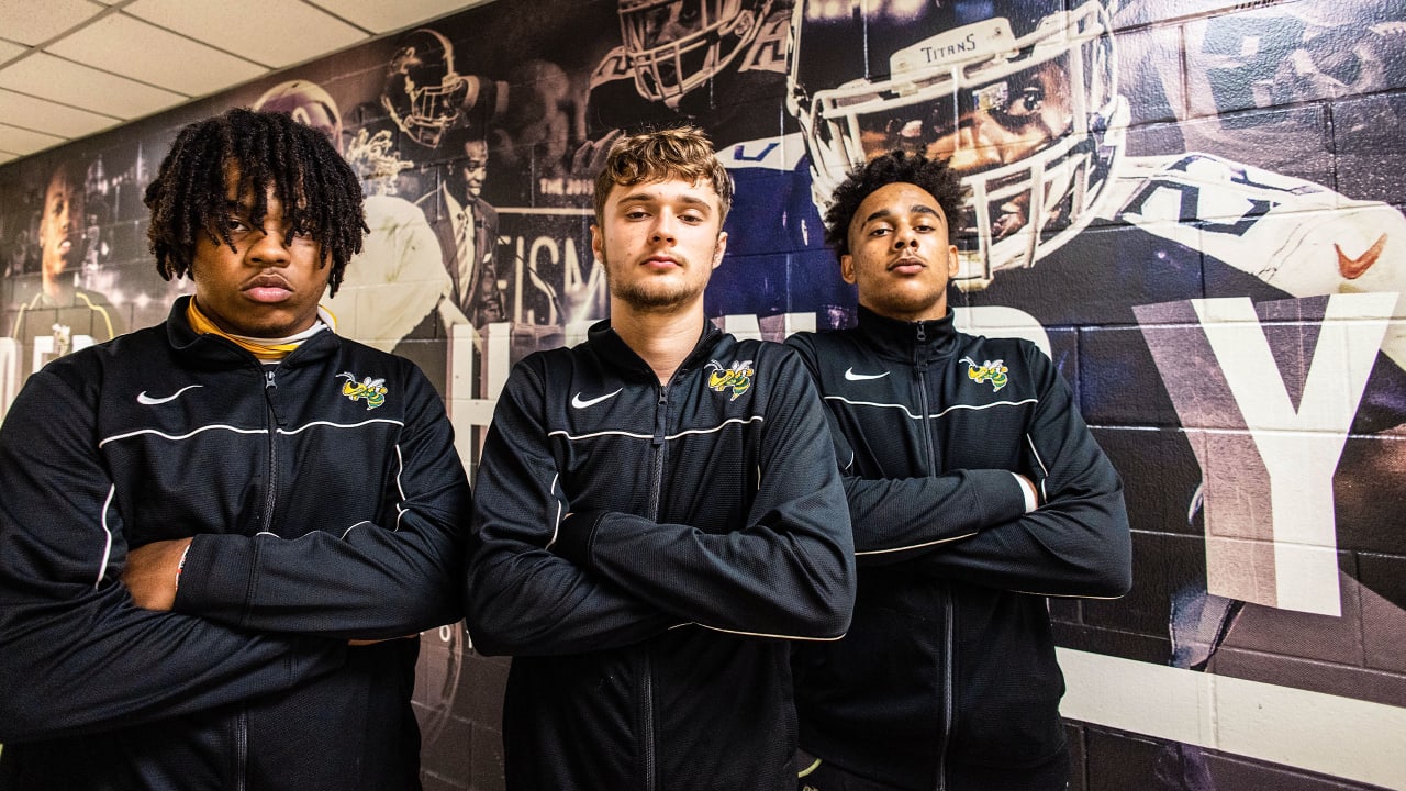 Titans RB Derrick Henry Keeps Giving Back to His Former High School ...