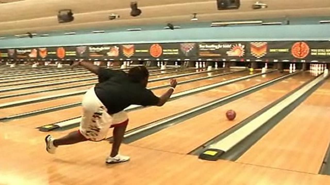 Titans Take Up Bowling As Team-Building Activity