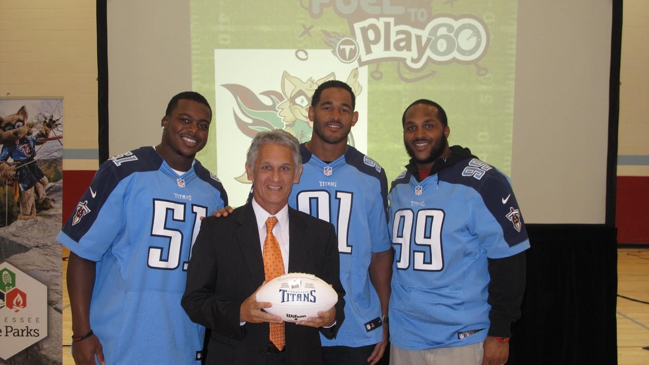 Titans Players Visit Students at Rose Park Middle School