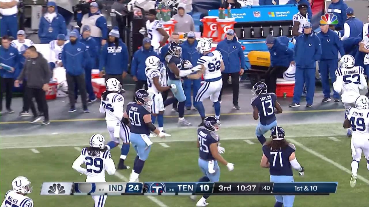 Derrick Henry Dishes out a Flurry of Moves on 19-yard Run