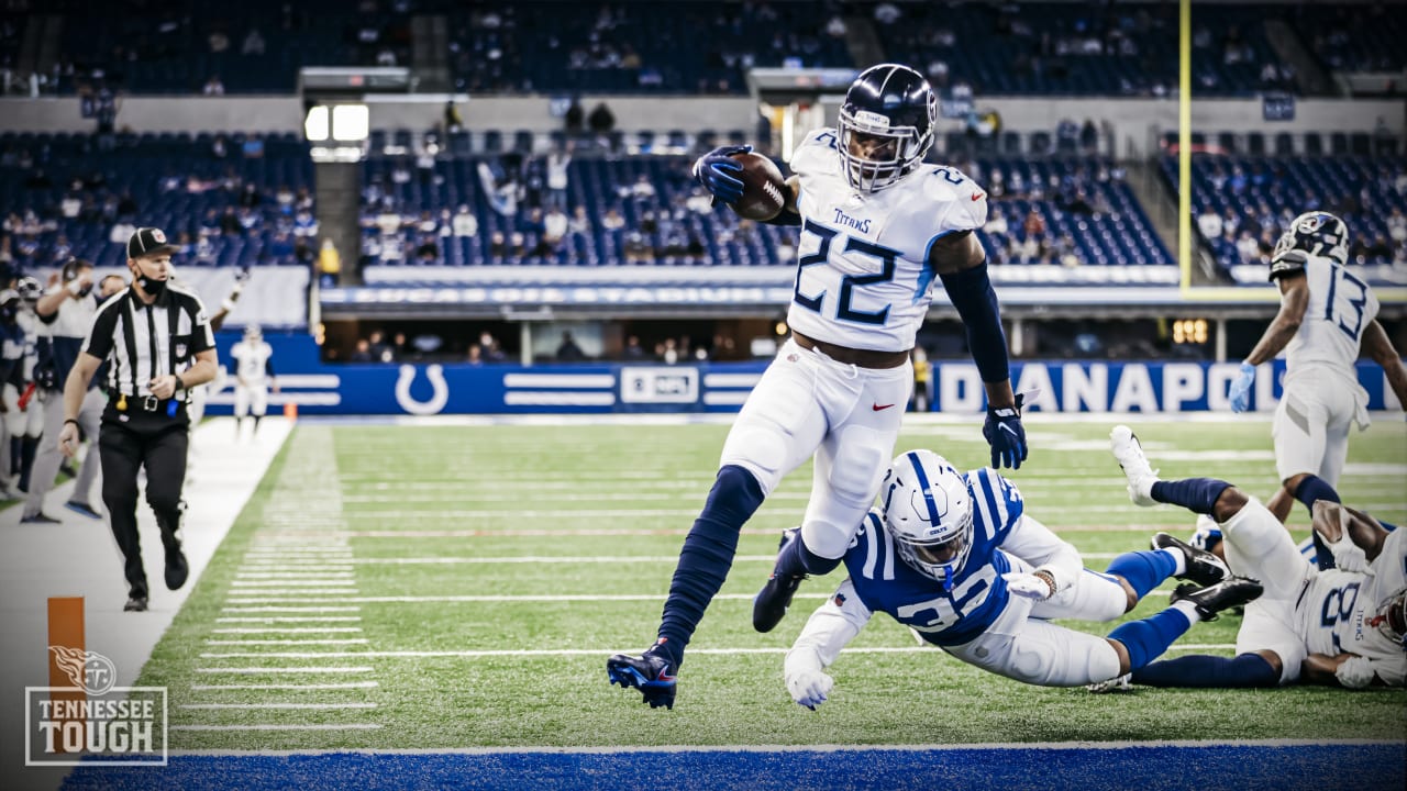 Derrick Henry Follows Blockers After Swing Pass for 12-yard Touchdown