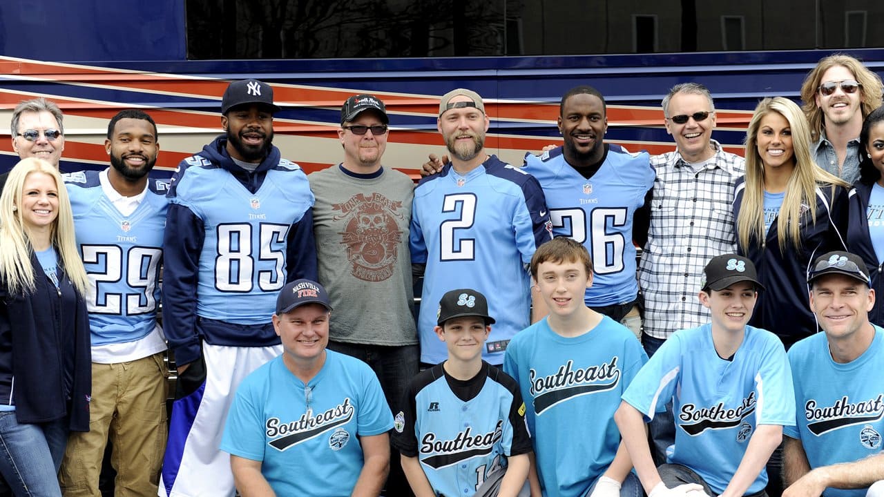 Titans Participate in Tracy Lawrence Turkey Fry