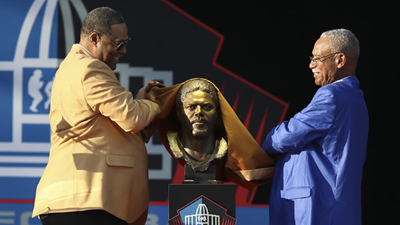 Robert Brazile Unveils his Hall of Fame Bust