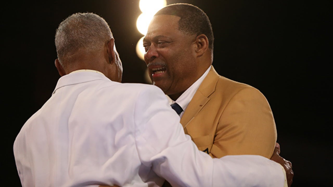 Hall of Fame LB Robert Brazile Overcome by Emotion Receiving Gold Jacket