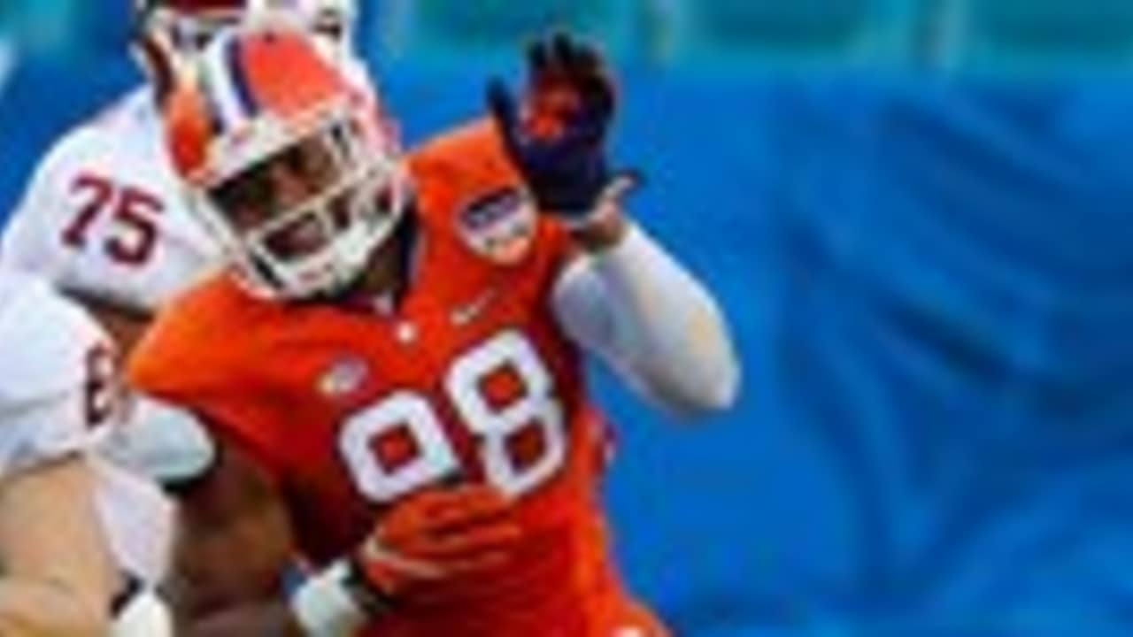 Clemson OLB Kevin Dodd Ready to Contribute for Titans