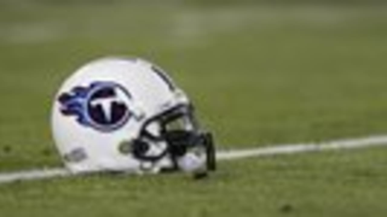 Titans Sign Eight Players to Futures Contracts