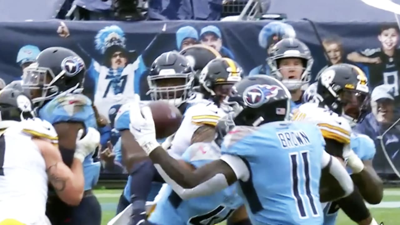 A.J. Brown Secures Bobbling One-Handed Catch for 20 Yards