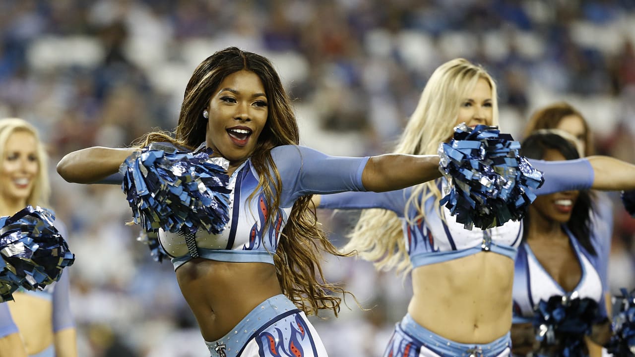 Titans Cheerleader Spotlight: Loren