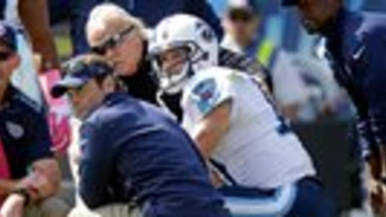 Jake Locker Injures Hand in Loss to Browns
