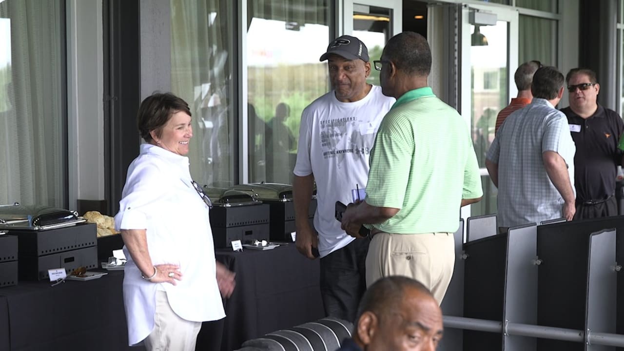 Titans Owner Amy Adams Strunk Hosts Oilers Reunion