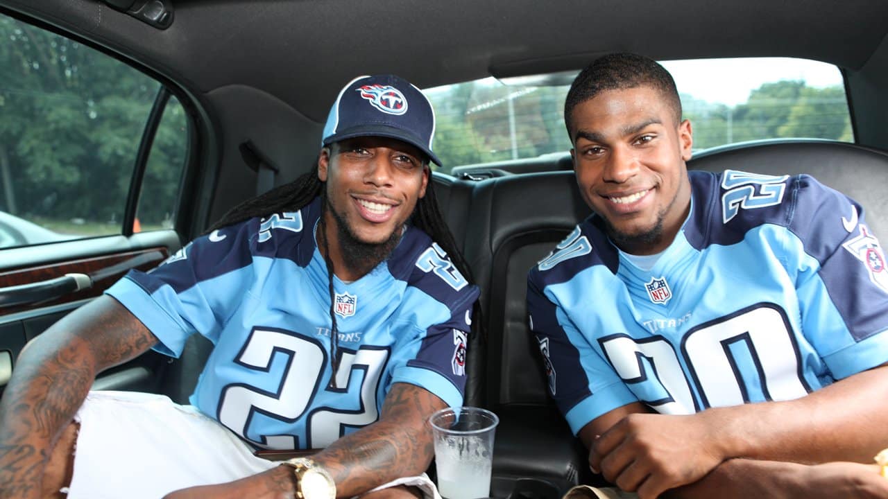 Photo Recap: Titans Players Make Special Delivery to Season Ticket Members