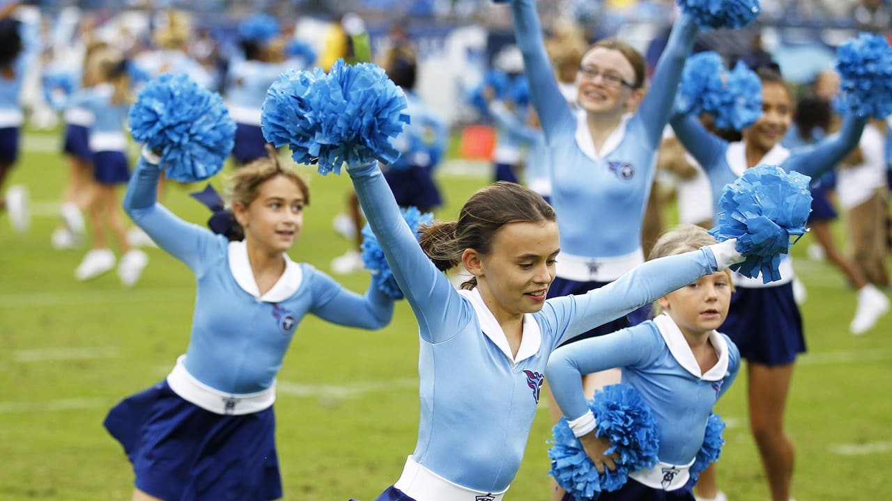 Junior Titans Cheerleaders and T-Racs Performance