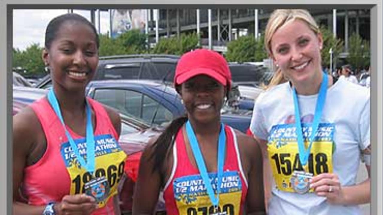 Cheerleaders give Pro Bowl effort in Country Music City Marathon