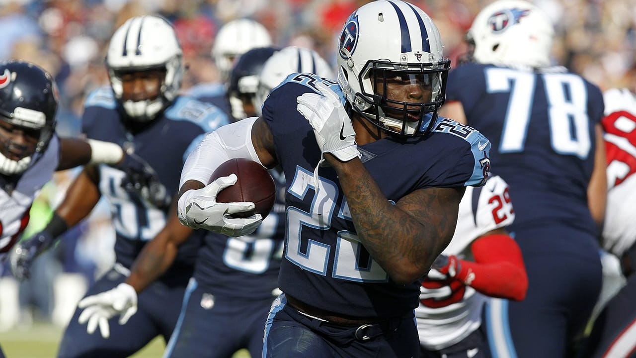 Derrick Henry shows strength with multiple stiff arms
