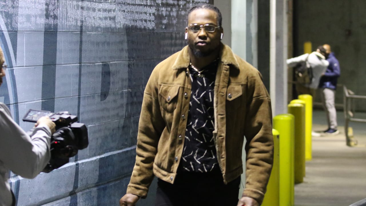 Titans Players Arrive for Colts Game