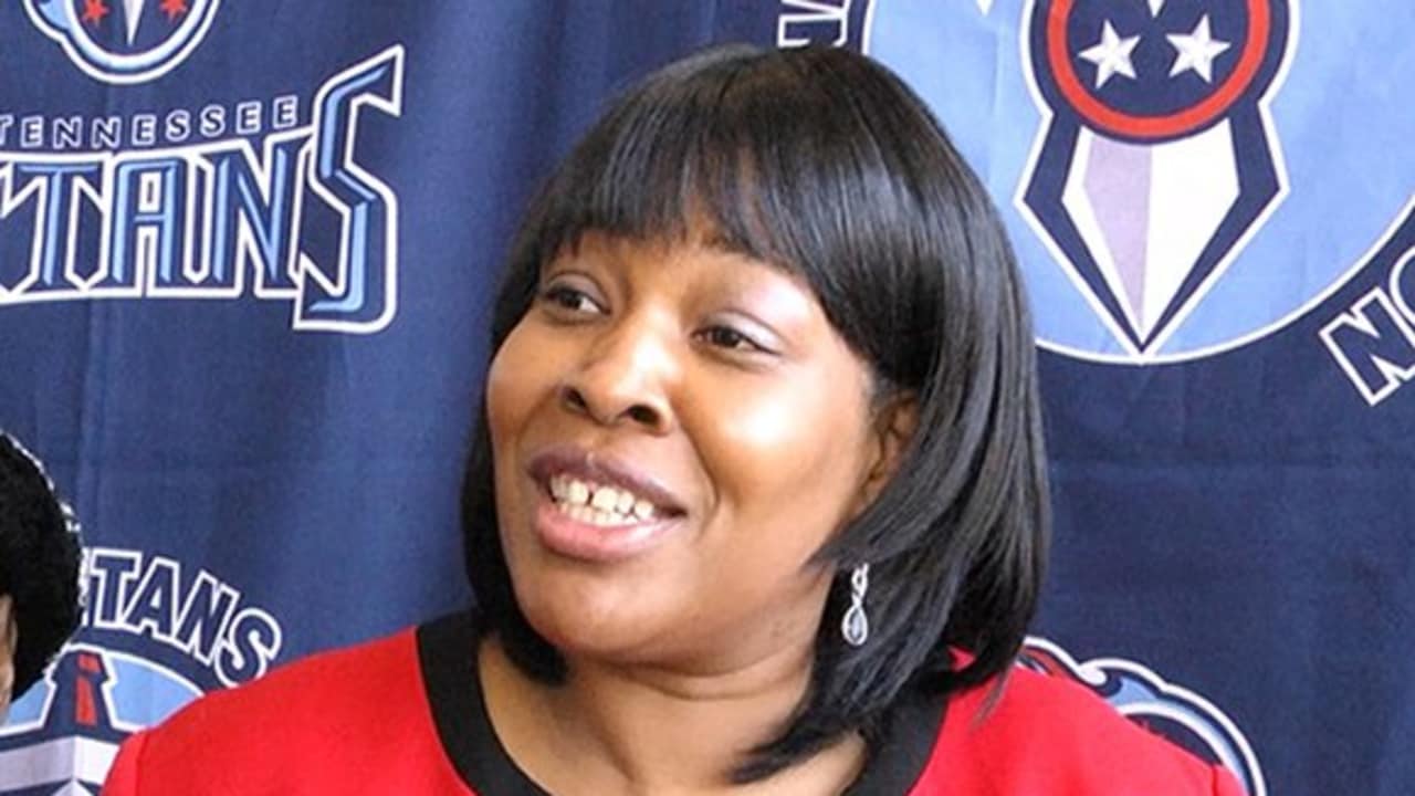 Renee Bobb on Winning 2012 Titans Comm. QB Award