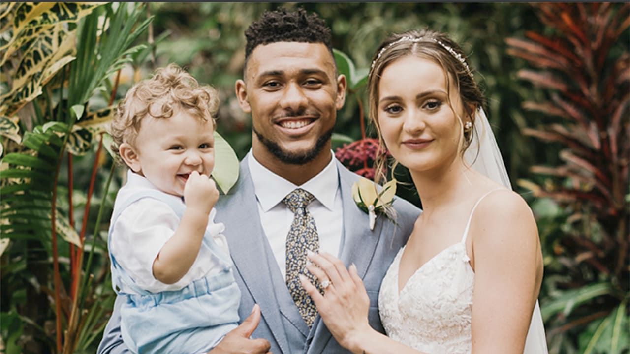 Harold Landry Finds Balance Between Football and Family | Titans 1-on-1