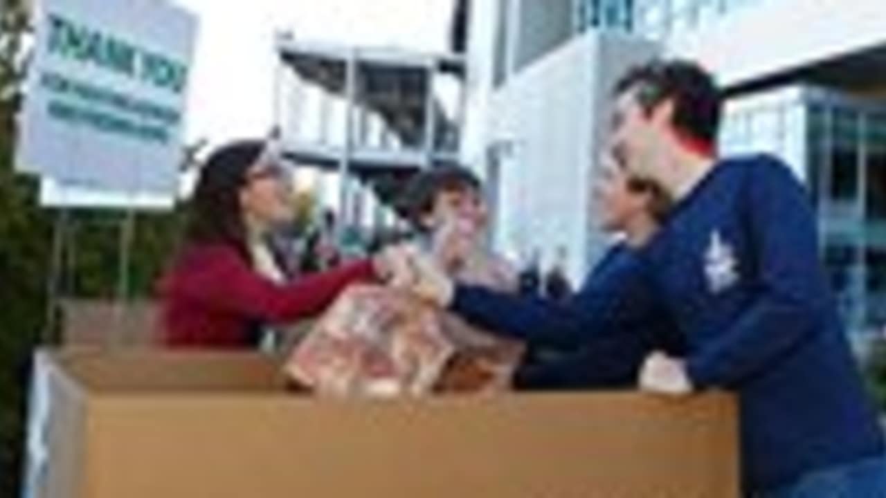 Titans Conduct Annual Food Drive at Game Against Colts