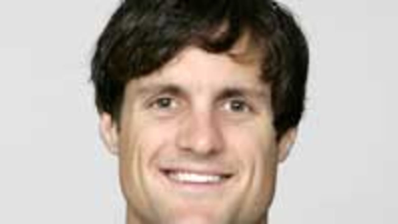 Bennett Visits With Titans