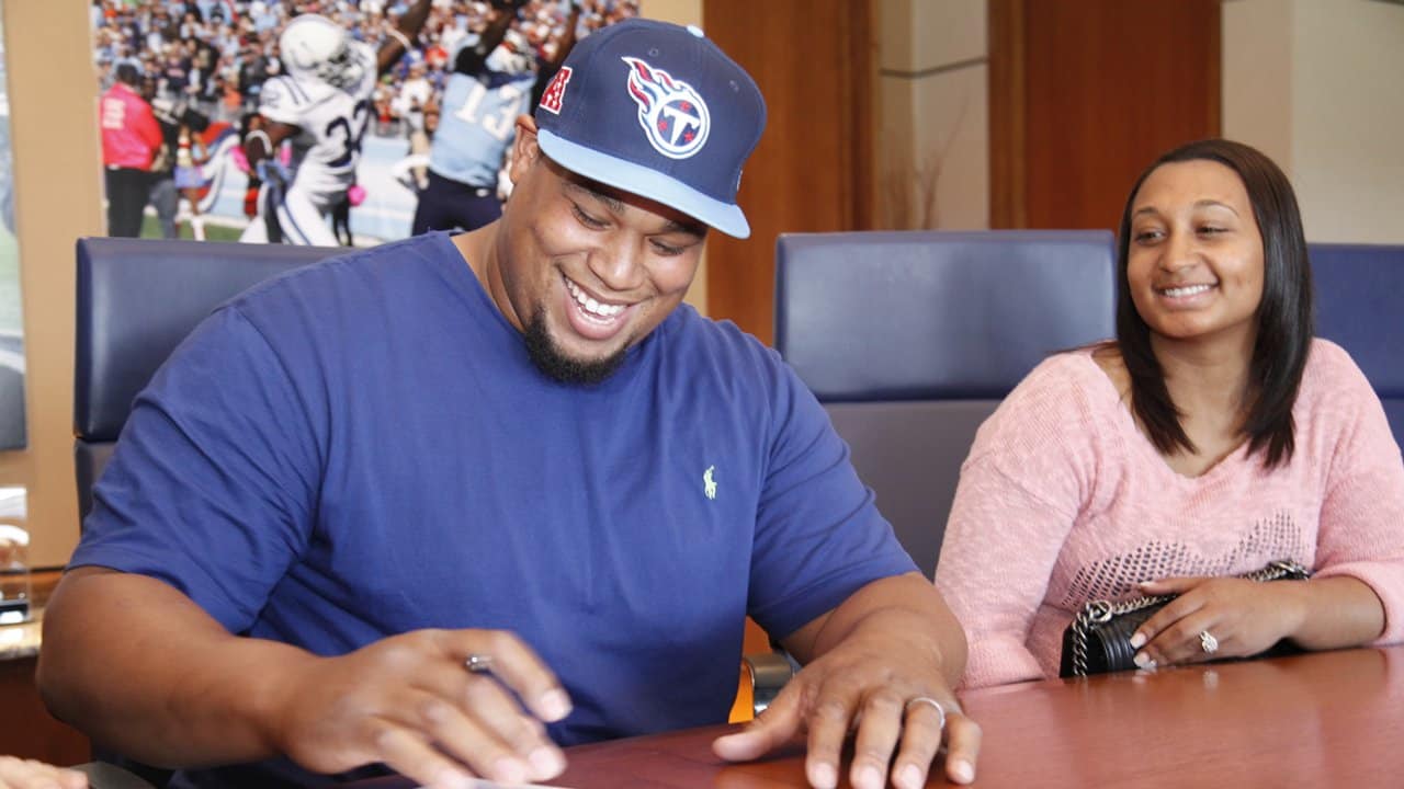 Defensive Lineman Al Woods Signs Contract