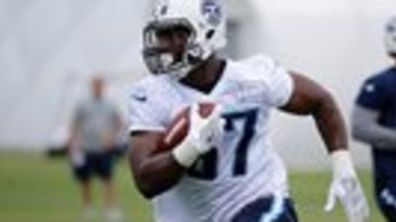 Titans Reach Deal with Tight End Jonnu Smith