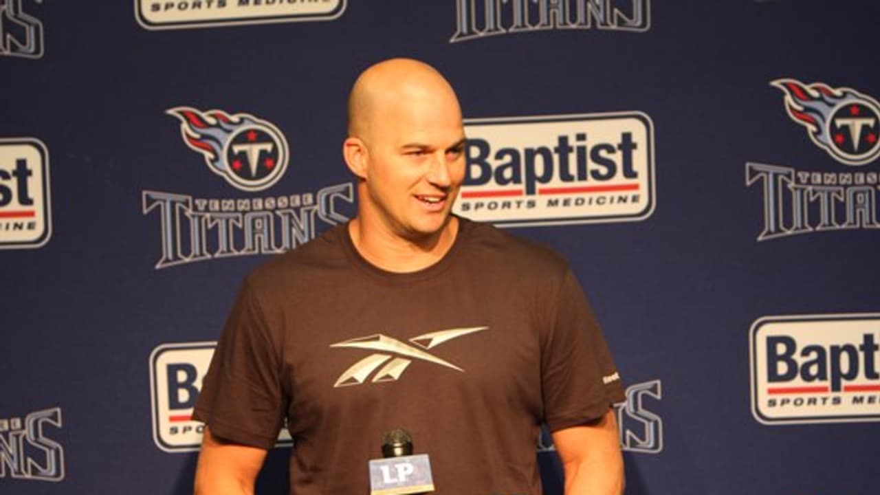 Hasselbeck Introduced in Nashville