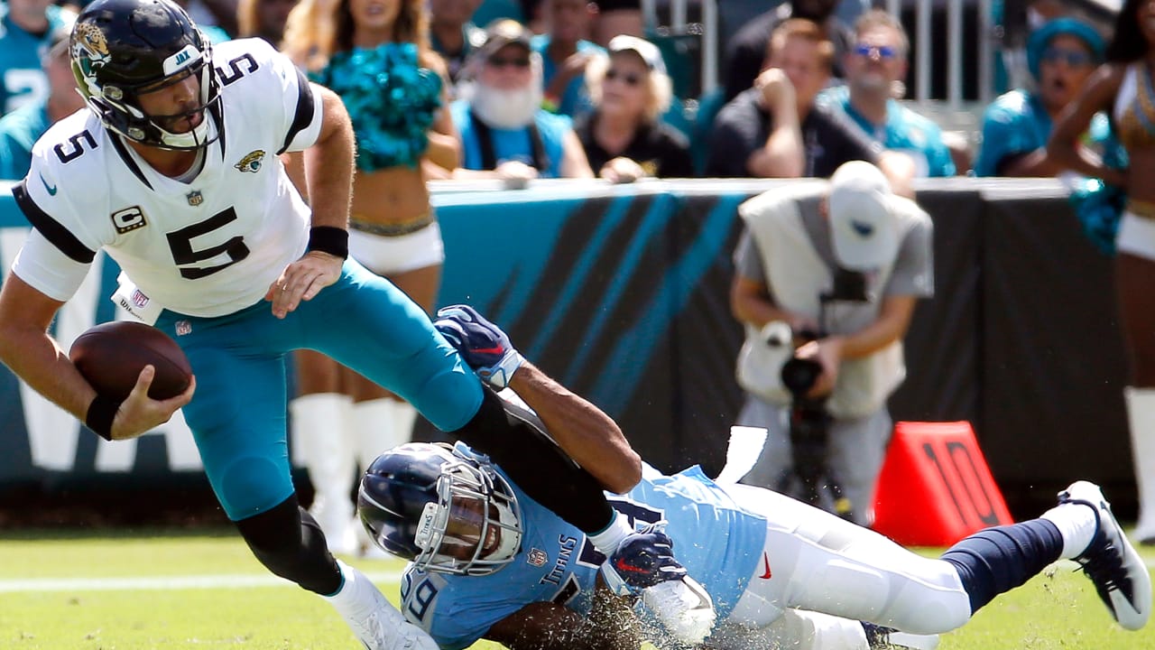 "Jag Killer" Titans Swarm on Defense in Dominant Performance