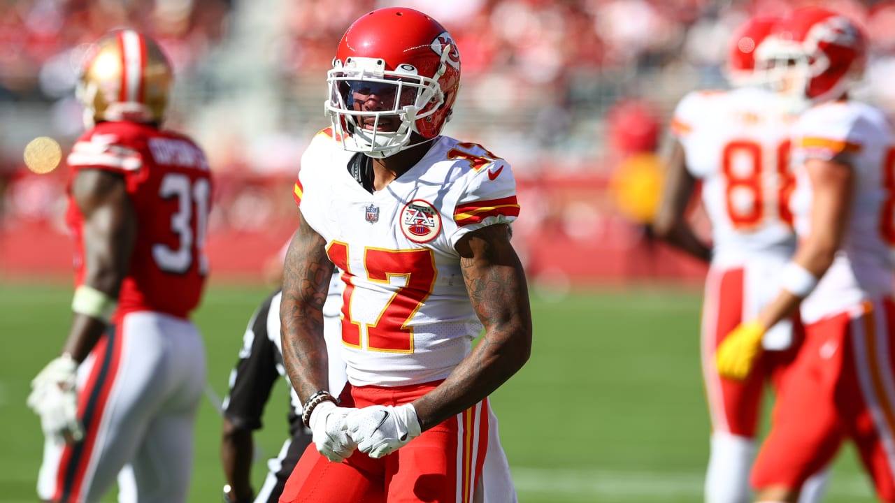 Patrick Mahomes' LASER BALL hits Mecole Hardman for big 18-yard gain