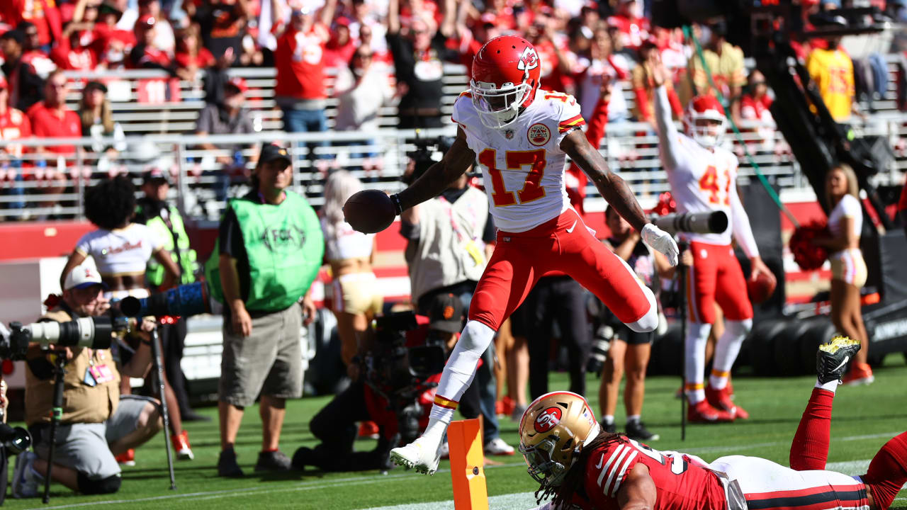 TOUCHDOWN: Mecole Hardman Hurdles into the End Zone