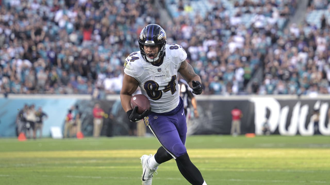 Photos: TE Josh Oliver