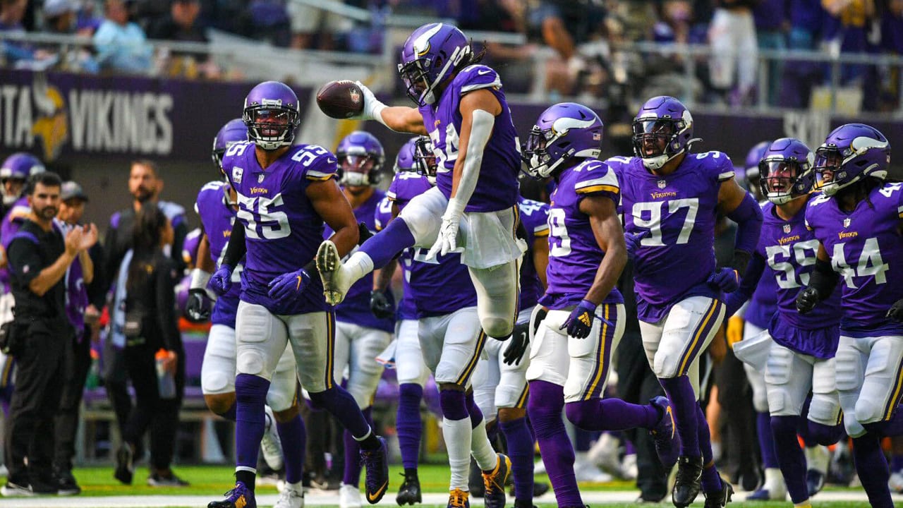Eric Kendricks’ 1-Paw Pick Helps Vikings Defeat Lions