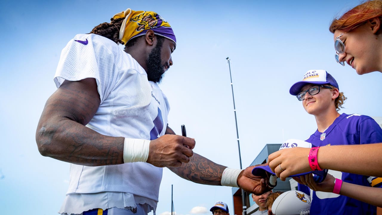 2022 Training Camp High-Five Line