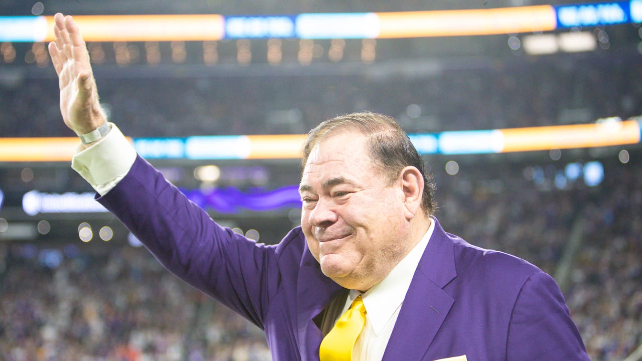 Vikings Recognize Pro Football Hall of Fame President David Baker
