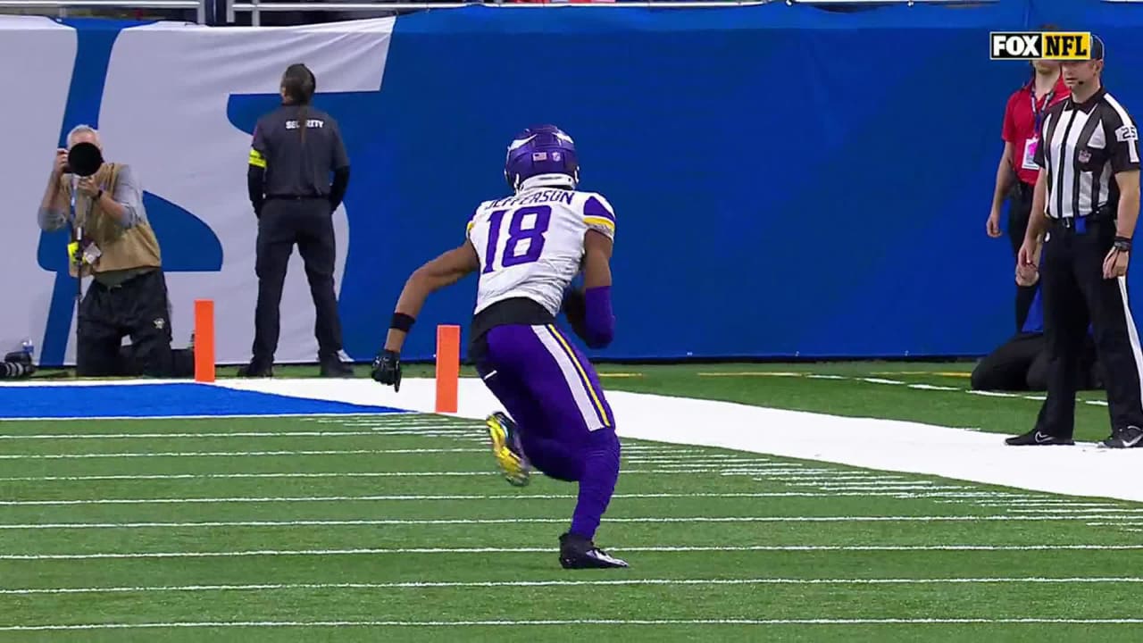 Early Grab By Jefferson Goes For 14 Yards