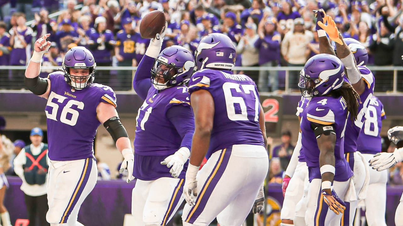 Cook Finds Room Up The Middle For A Vikings TD