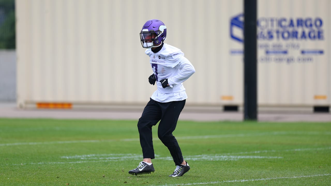 Frame-by-Frame: Byron Murphy Jr. Dancing at Practice