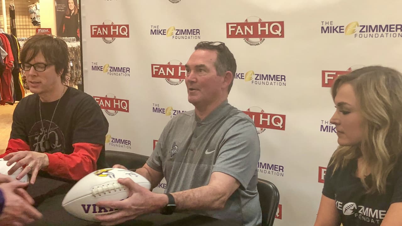 Zimmer Signs Autographs, Shows Appreciation of Vikings Fans at Charity ...