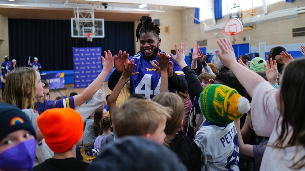 Vikings Surprise Local Students with Pep Rally
