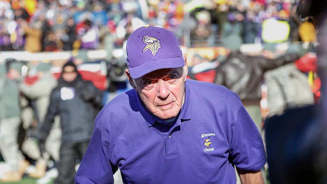 HOF Coach Bud Grant Sharing Stories to Benefit Single-Parent Families