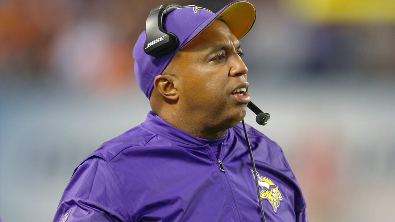 Edwards, Vikings Assistants See Benefits of Back-to-Back Bowls