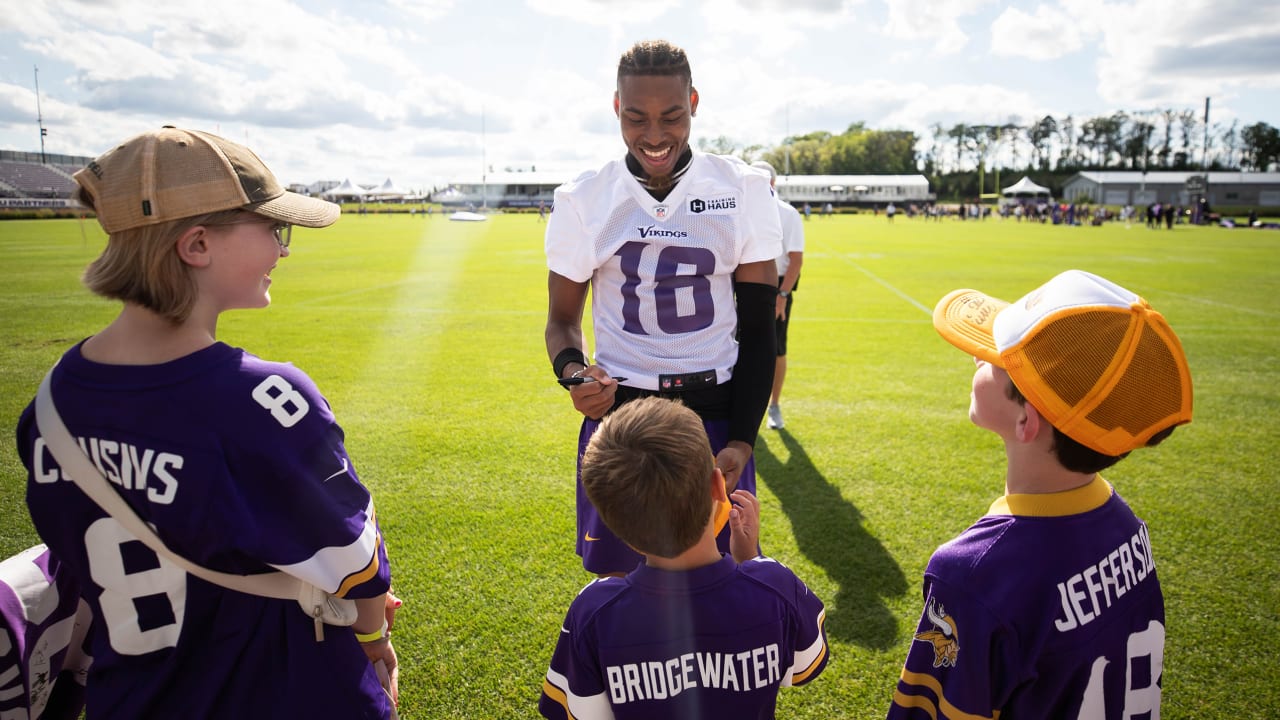 2023 Training Camp High-Five Line